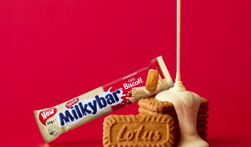 Milkybar collabs with Biscoff for new chocolate bar