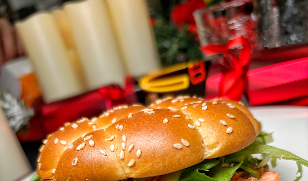 McDonald's Unveils Christmas Menu With Cheesy Twist On Popular Burger ...